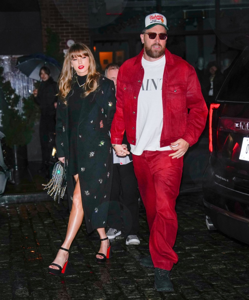 Taylor Swift and Travis Kelce break cover on dinner date in Park City ...