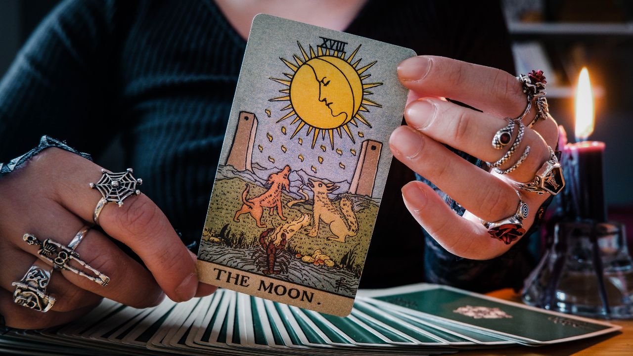 Tarot de Pleine Lune de sang : ces bouleversements majeurs vont faire ...