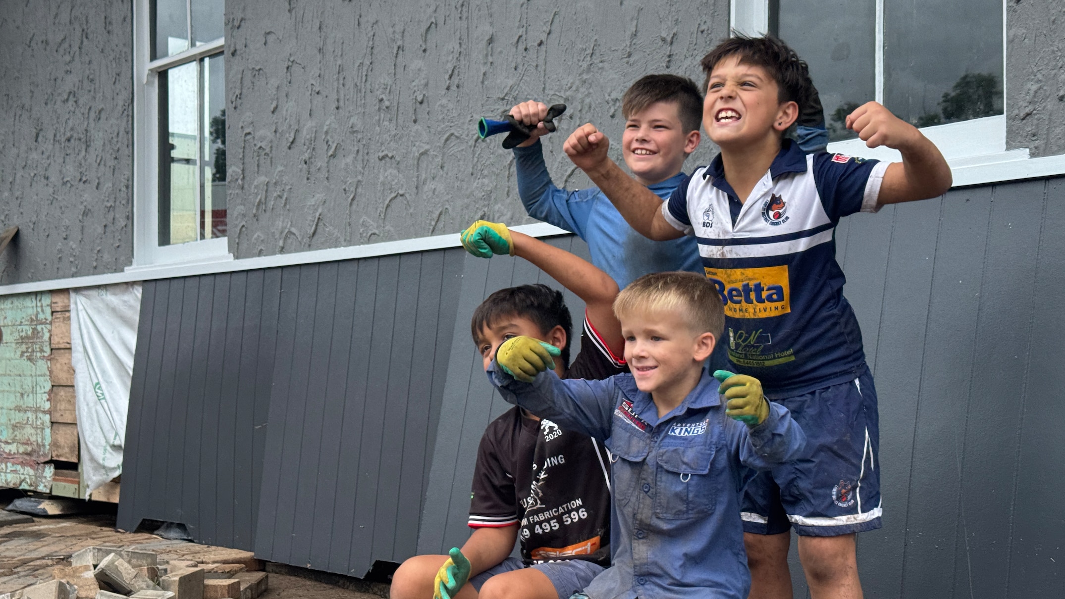 Lockyer Valley community bands together after second flood in 14 months