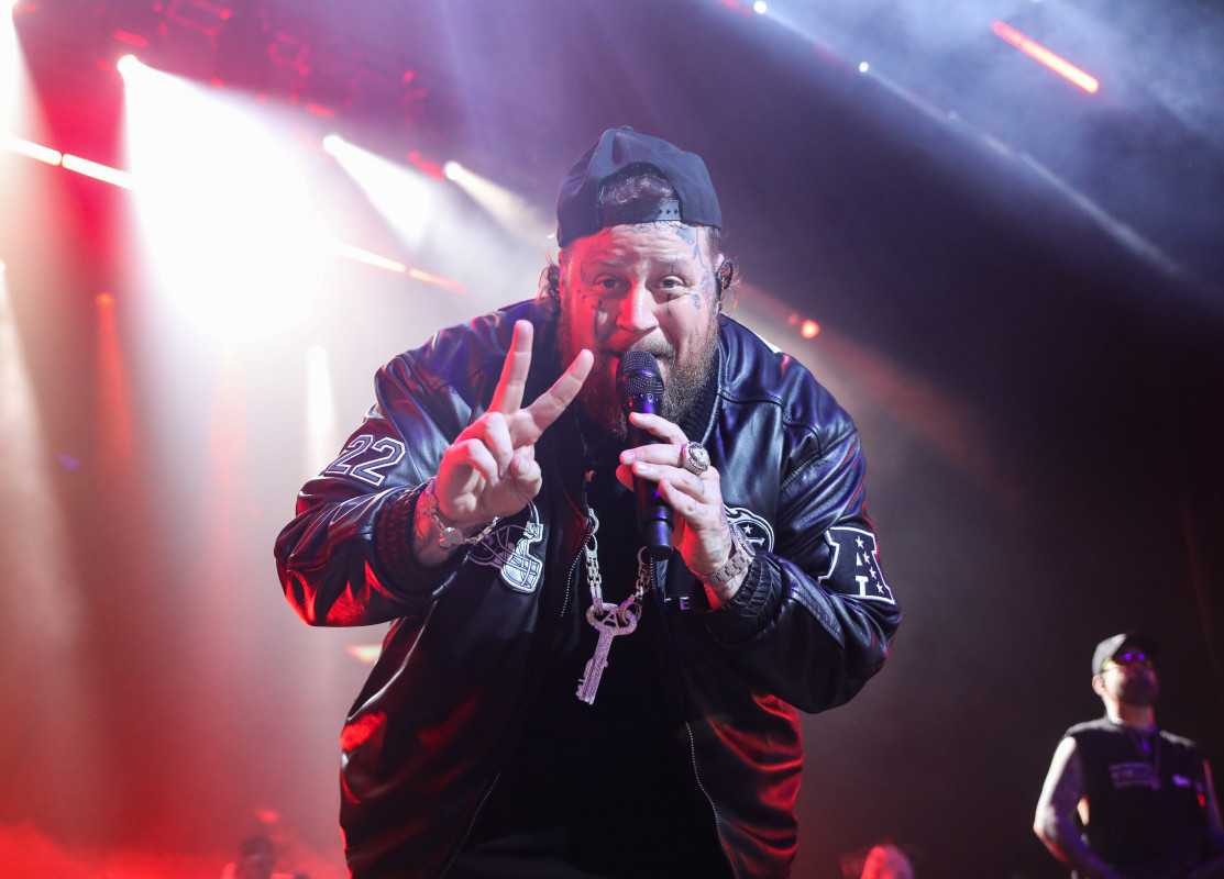 Jelly Roll Recreates Cindy Crawford's Iconic Pepsi Commercial—in a Pair ...