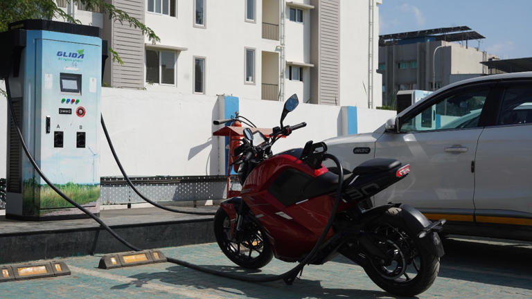 Raptee.HV T30 electric motorcycle gets ARAI certification to use high ...