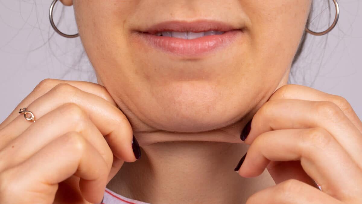 Double menton : La méthode miracle qui affine le visage et qui fait ...