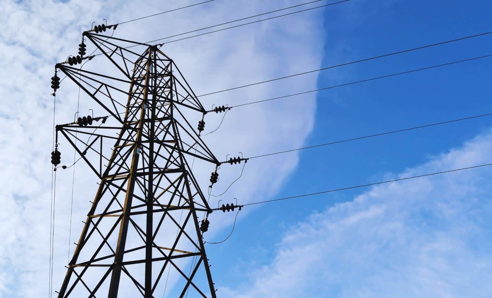 Pylons Spark Controversy: UK Homes to Pay for Nearby Households’ Discounts