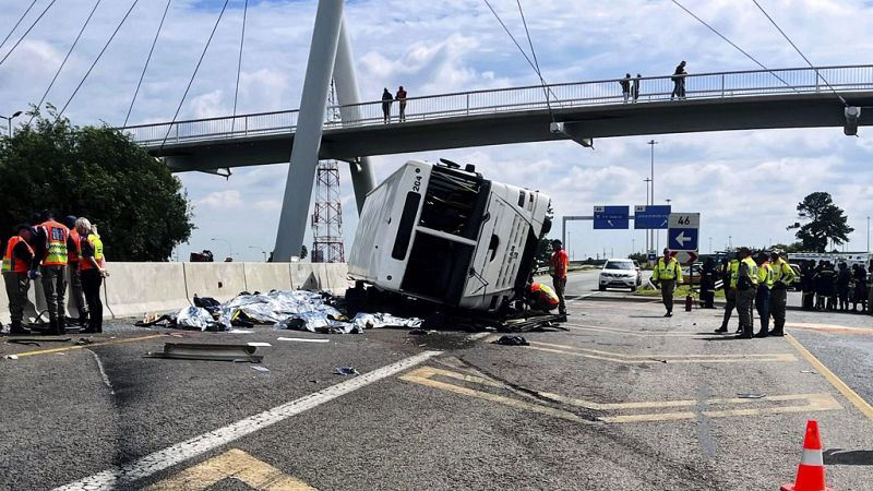 12 dead, dozens hurt in South Africa bus accident 12 dead, dozens hurt in South Africa bus accident
