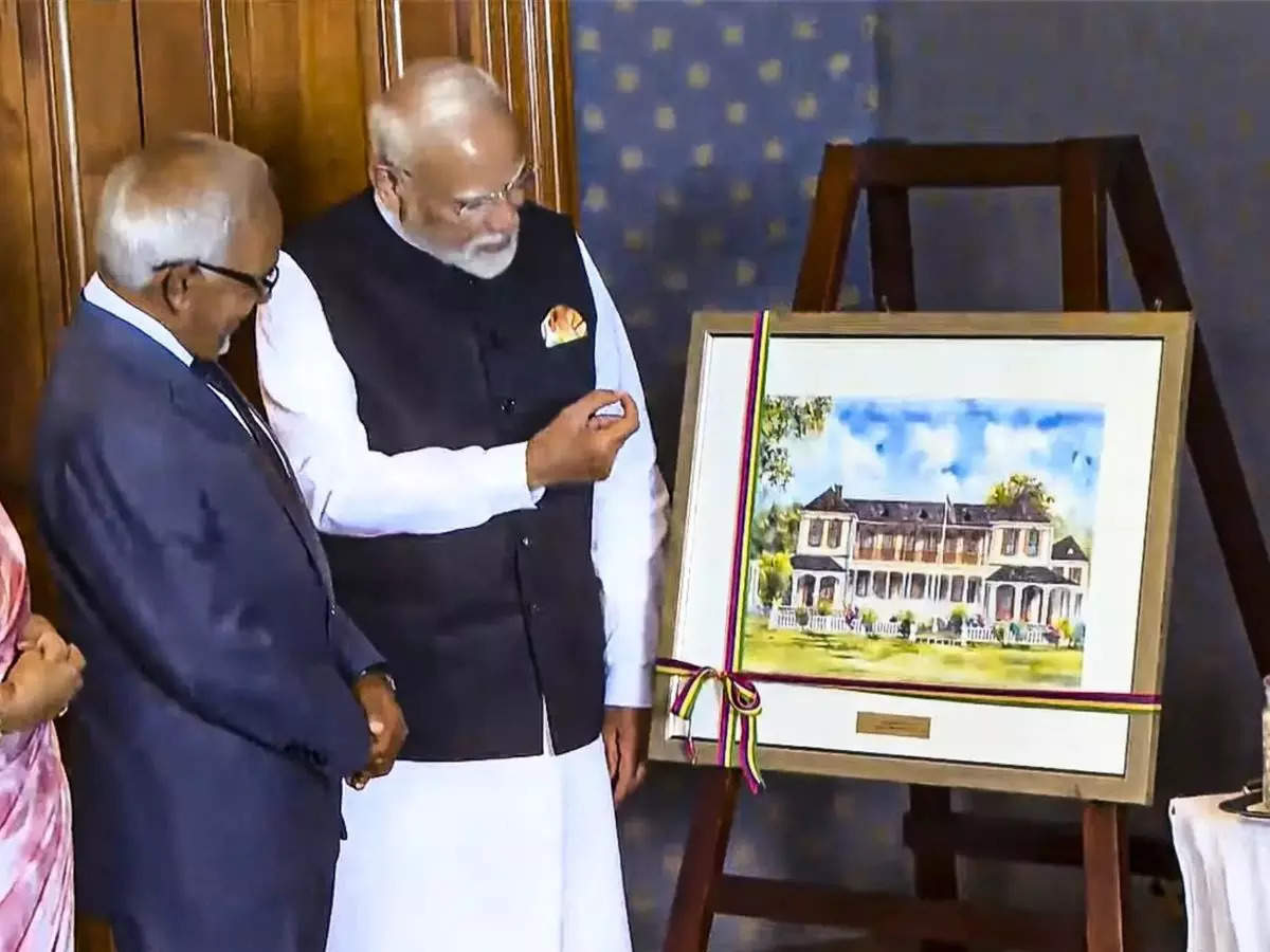 PM Modi meets Mauritius President Dharam Gokhool, gifts him Gangajal ...