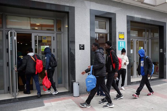 El nuevo reglamento de extranjería dejará a 12.000 personas en ...