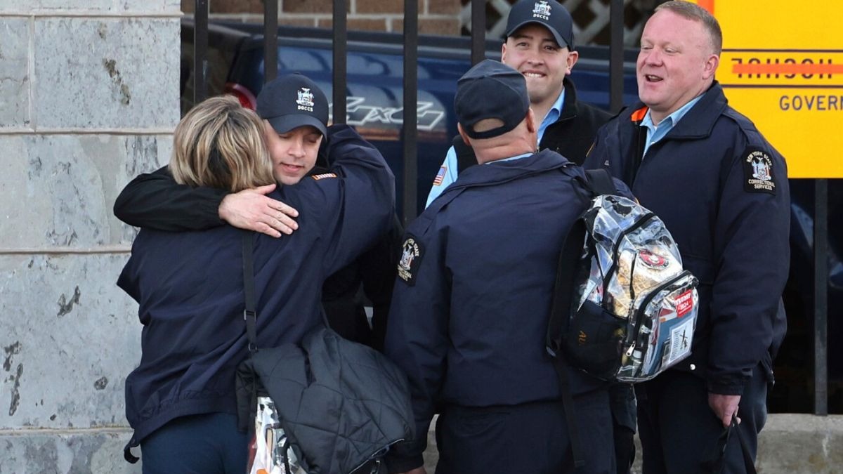 ‘No return, no job!' NY fires over 2,000 prison guards after strike ...