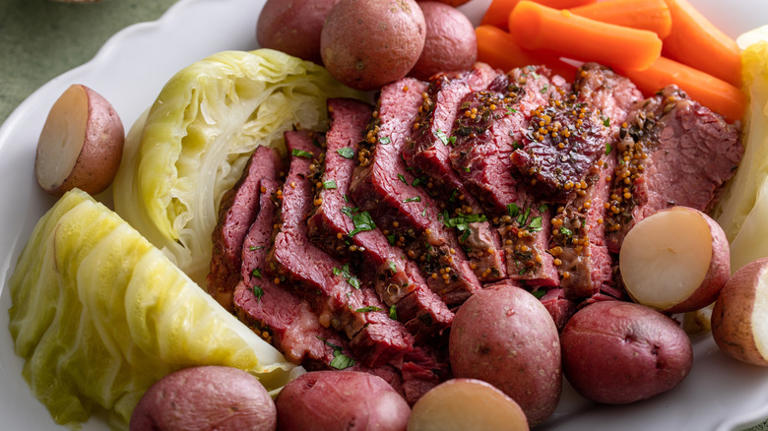The Simple Breakfast To Make With Your Leftover Corned Beef
