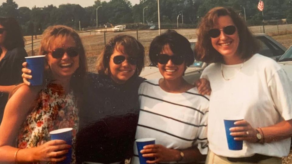 Four friends went on vacation. Then they recreated a favorite photo ...