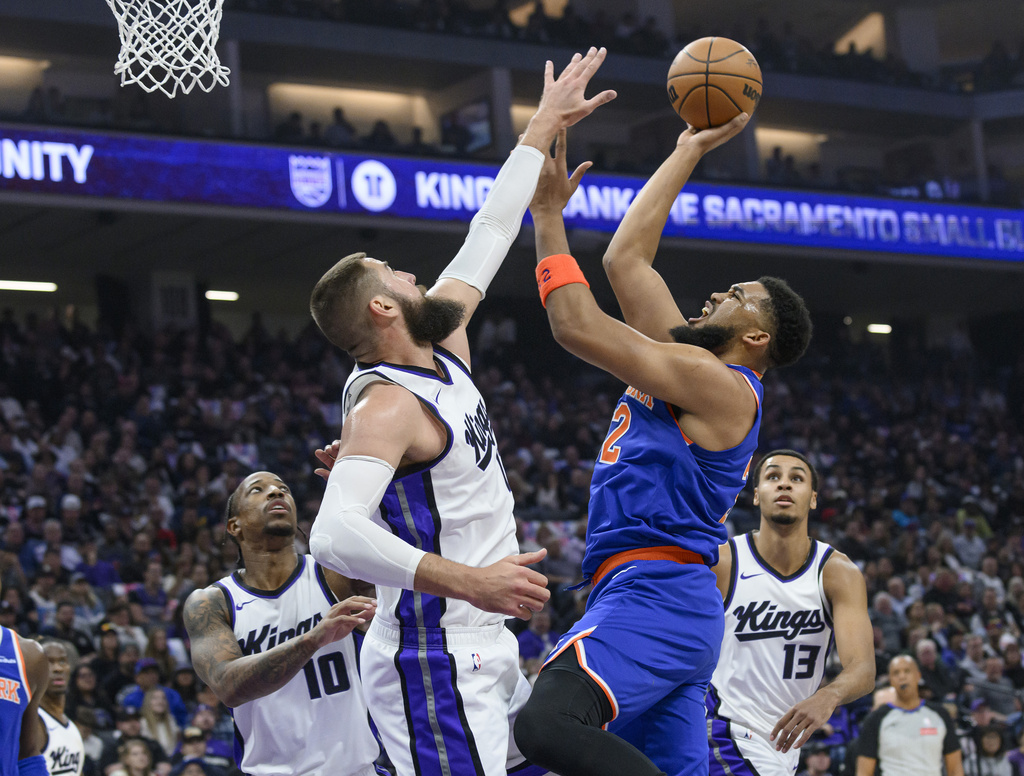 Karl-Anthony Towns leads Knicks in 133-104 romp at Kings