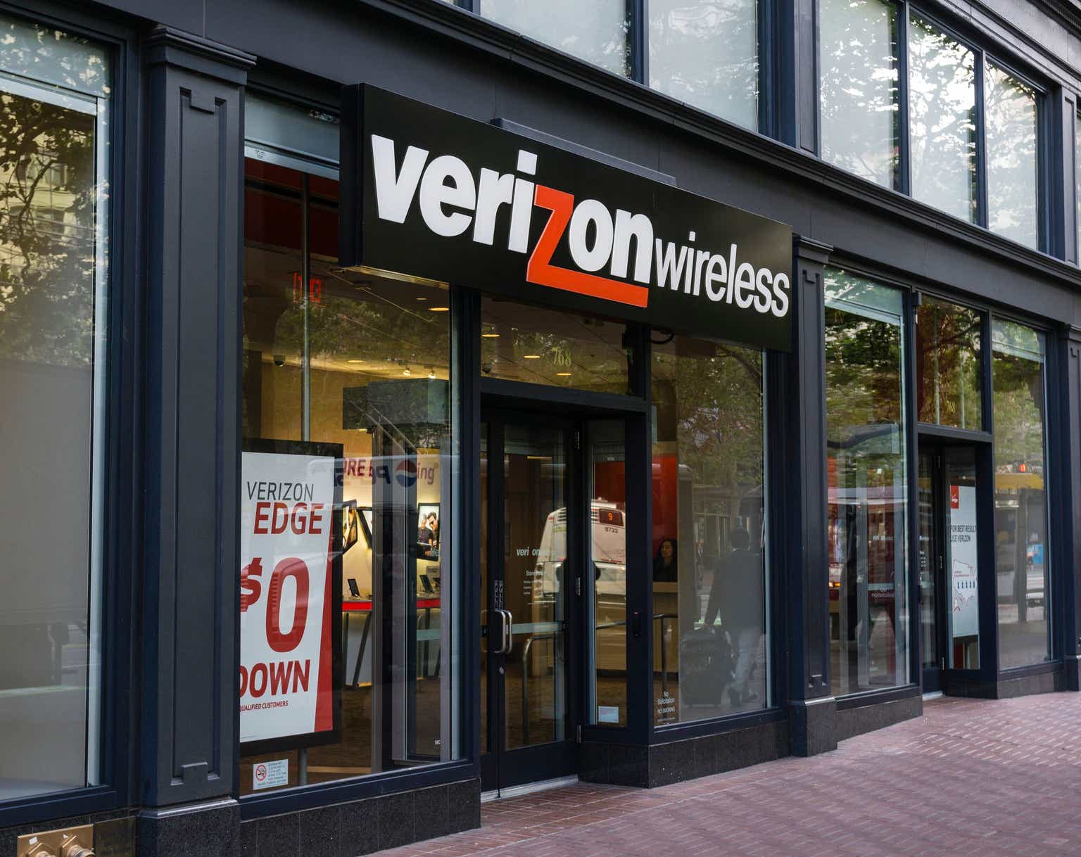 Verizon CRO issues warning on competitive landscape, softening demand