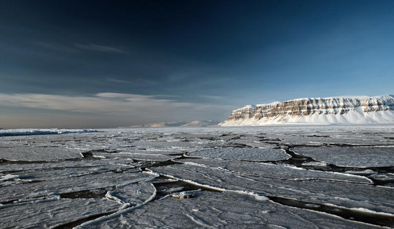 Mathematical modeling links sea ice loss to Antarctic ice shelf calving ...