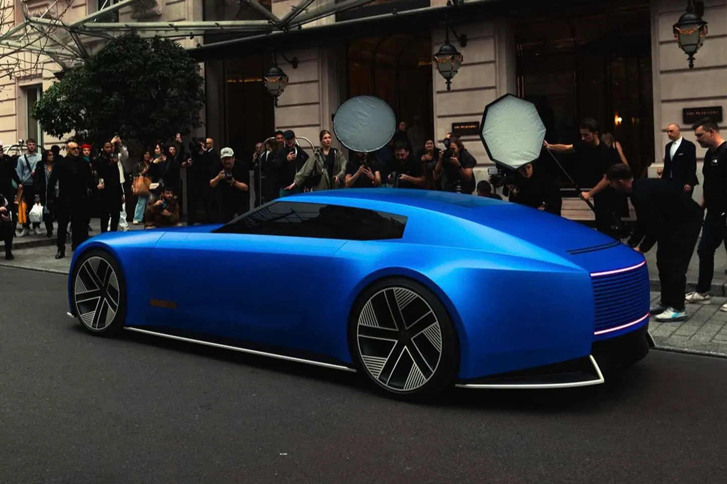 Jaguar’s Controversial Concept Car Stops Paris Traffic