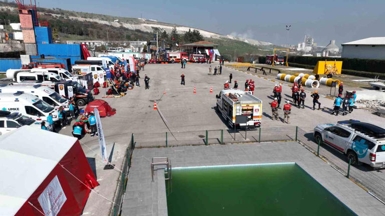 Balıkesir Büyükşehir İtfaiyesi ortak tatbikatta göz doldurdu