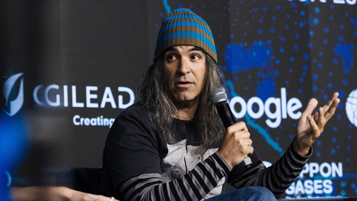 Así es el 'hacker' Chema Alonso a pelo, sin su famoso gorro de lana