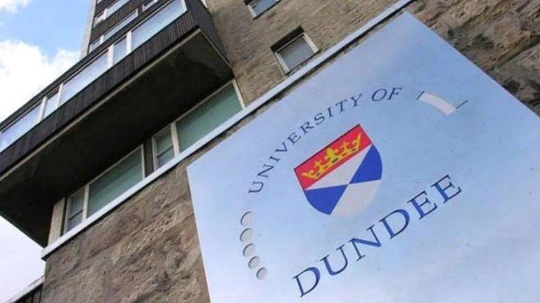 Dundee University to cut 632 jobs to plug £35m deficit Dundee University to cut 632 jobs to plug £35m deficit