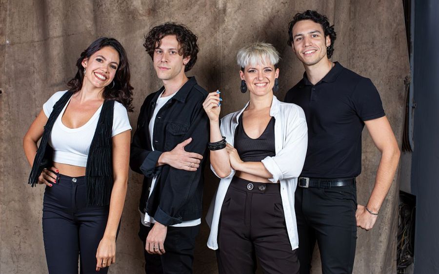 Un gran equipo trabaja a full para estrenar el musical de Sandro el 10 ...