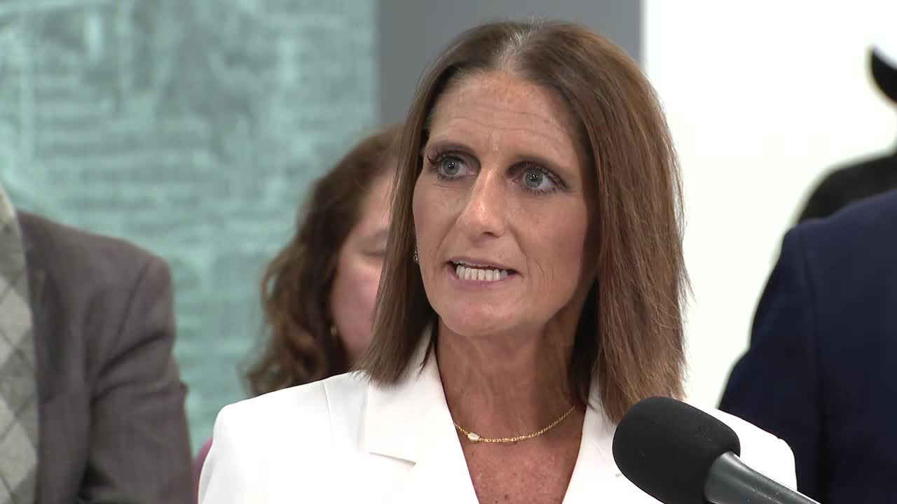 Fort Worth ISD permanently hires Karen Molinar as superintendent Fort Worth ISD permanently hires Karen Molinar as superintendent