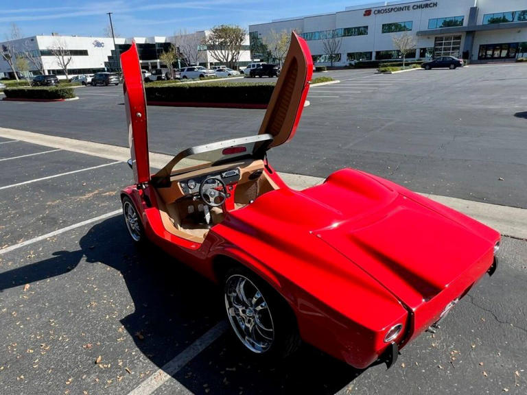 This Customized Meyers Manx SR has a 911 Sting in its Tail