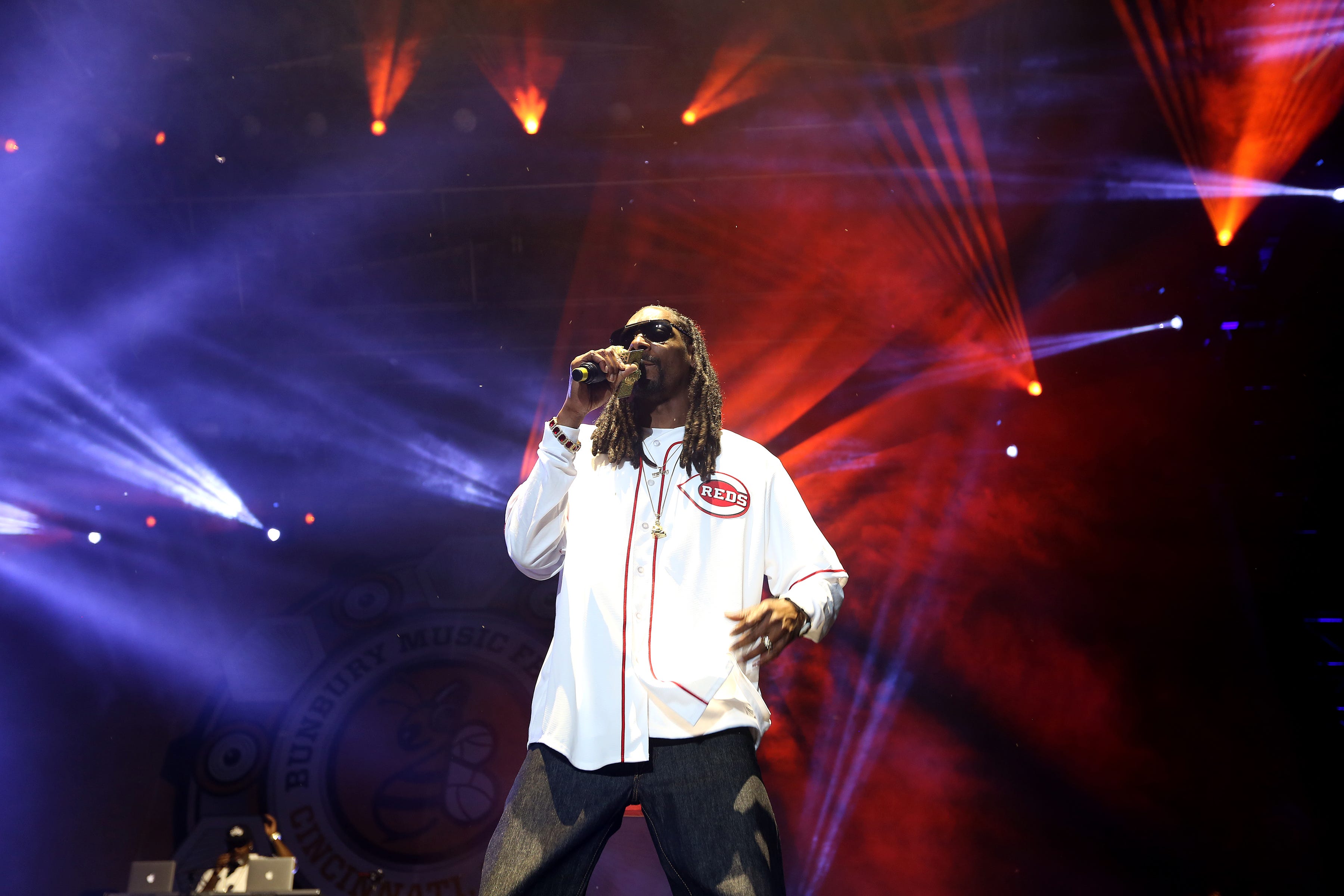 Legendary rapper to play Reds postgame concert. (Hint: He loves gin and ...