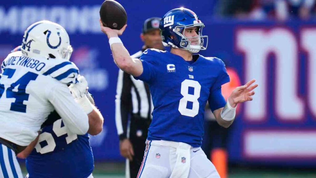 Daniel Jones firma con los Colts para ser suplente (o pelear la ...