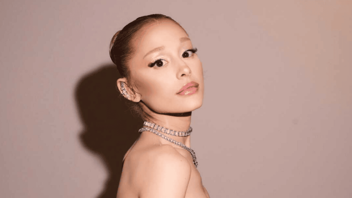 Ariana Grande anuncia la edición deluxe de "Eternal Sunshine"