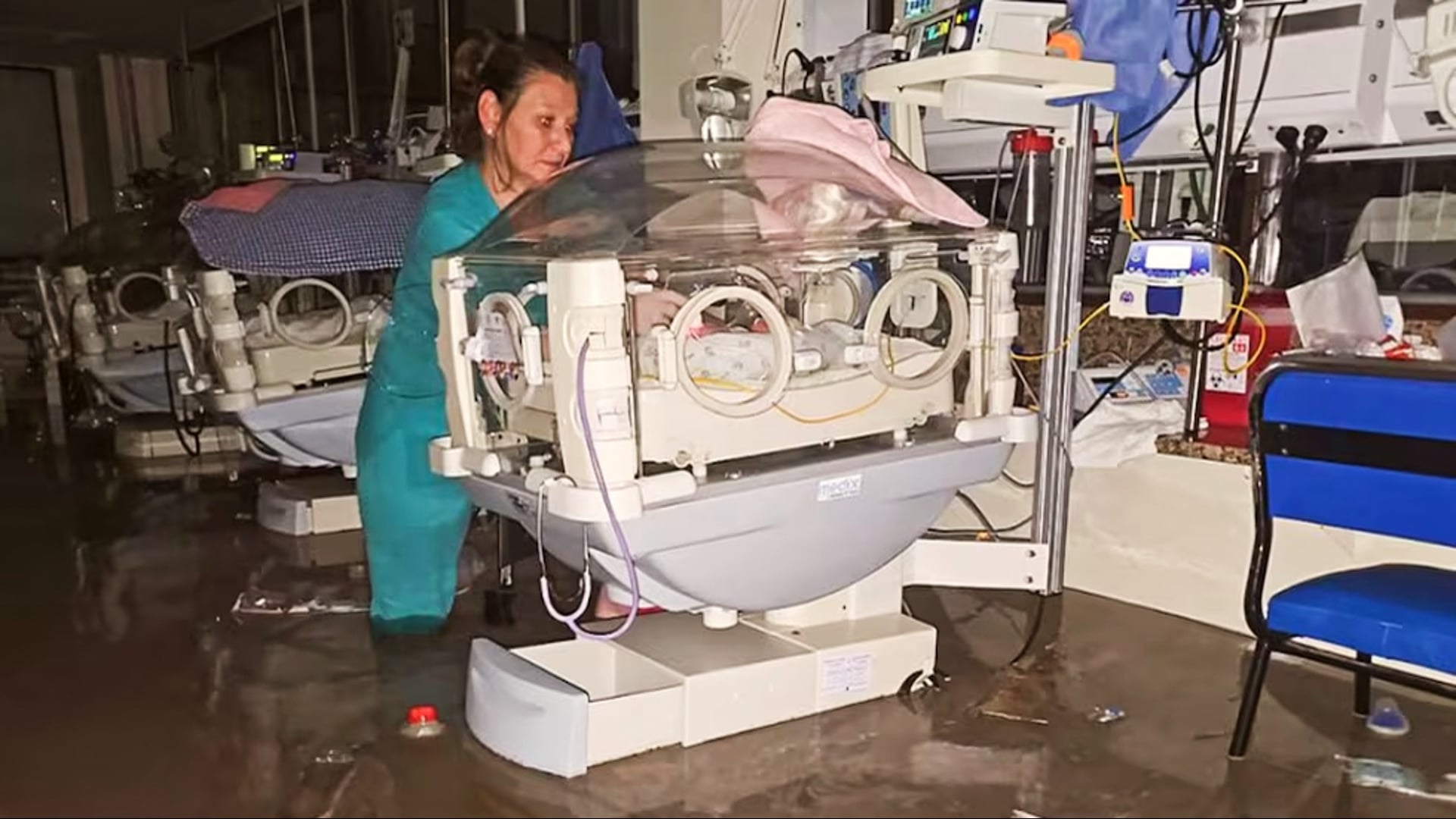 Enfermeras Argentinas Salvan A 15 Bebés En Un Hospital Inundado En ...