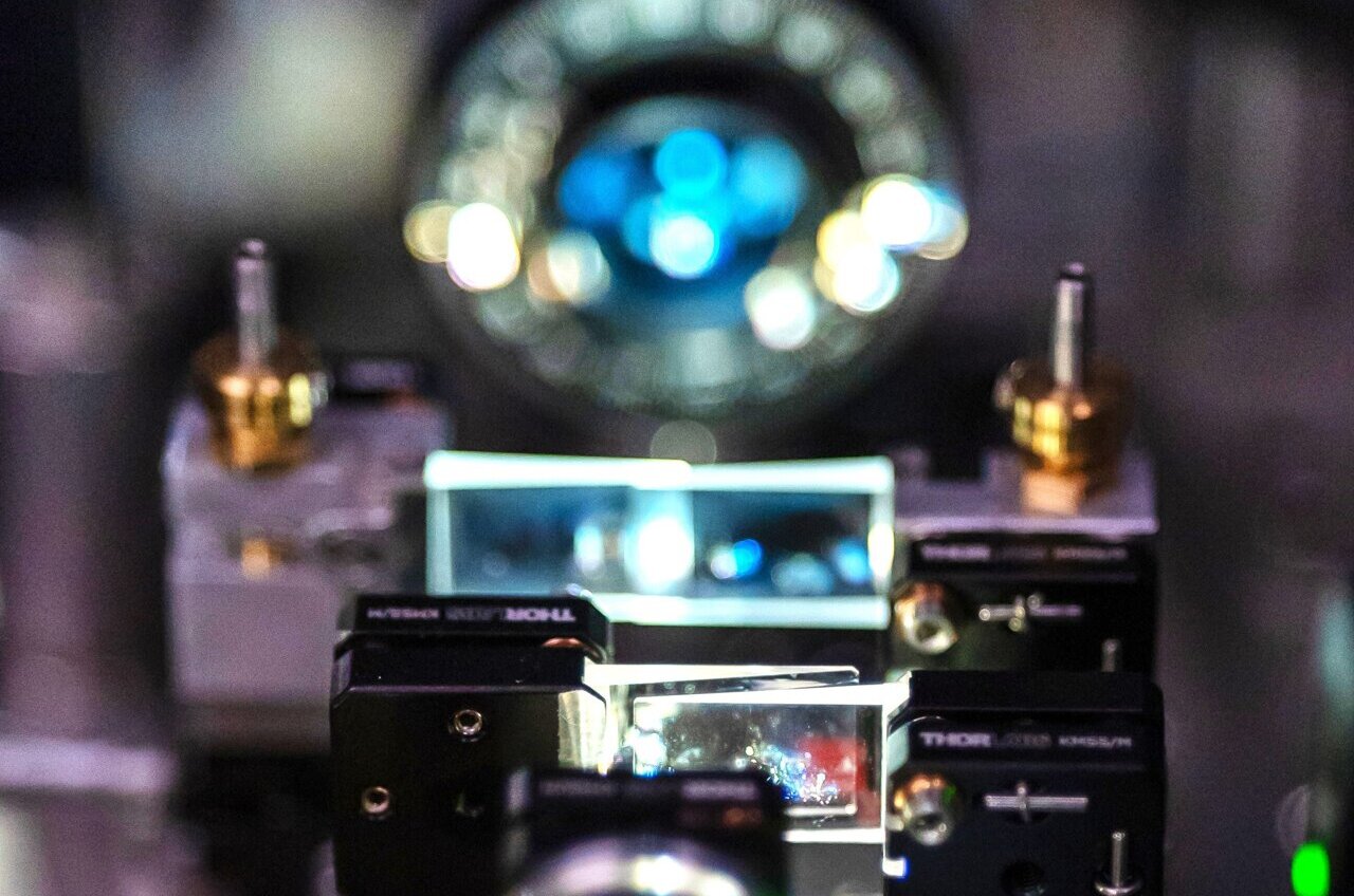 Simplified method for observing electron motion in solids unveiled