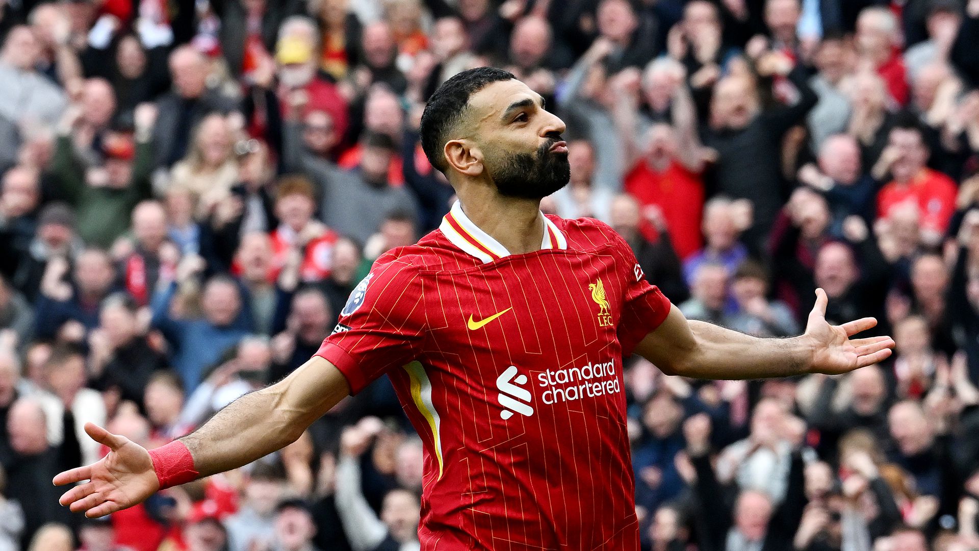 Mohamed Salah offers himself as a free transfer for Barcelona - report