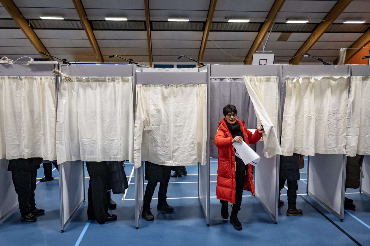 Greenlanders Vote in Consequential Polls Conflicted Over Trump
