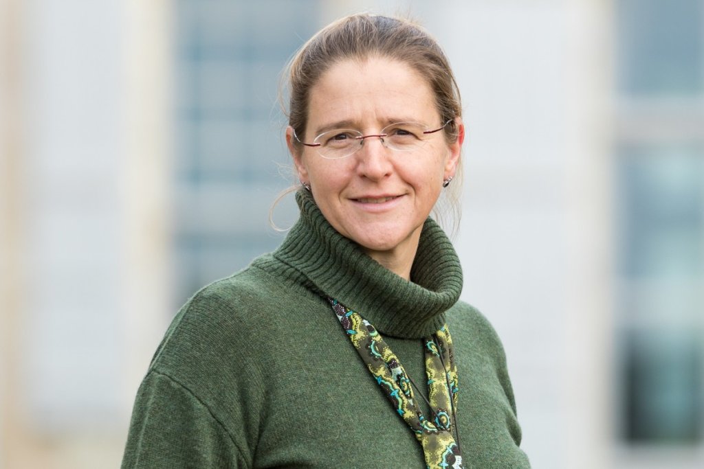 Kathleen Van den Berghe, vigneronne dans la Loire, devient la première ...