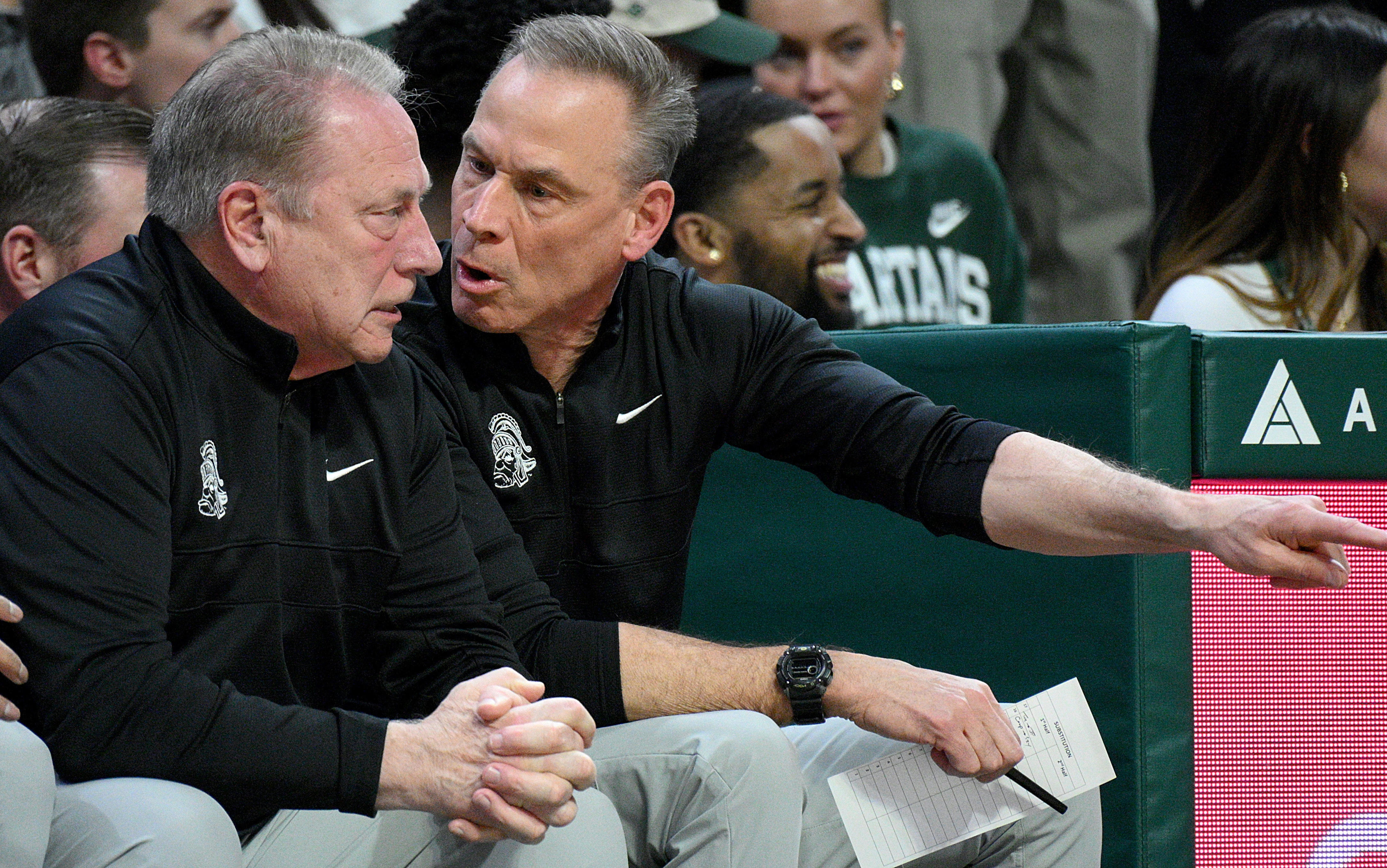 Doug Wojcik named Howard Moore Assistant Coach of the Year