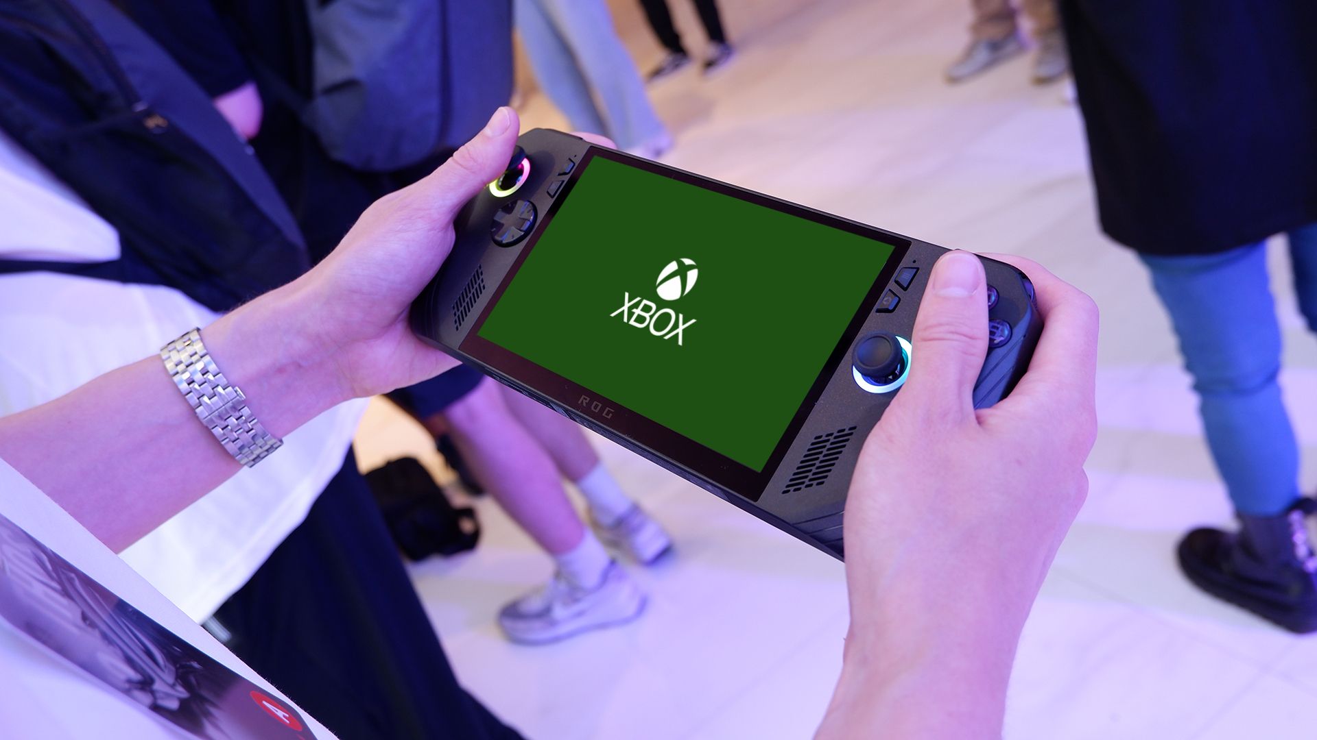 Microsoft is reportedly prepping a handheld Xbox for later this year ...