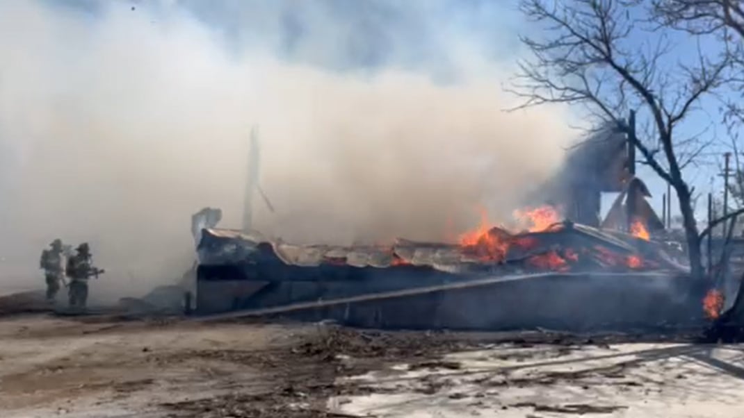 Roof collapses as firefighters respond to abandoned building fire