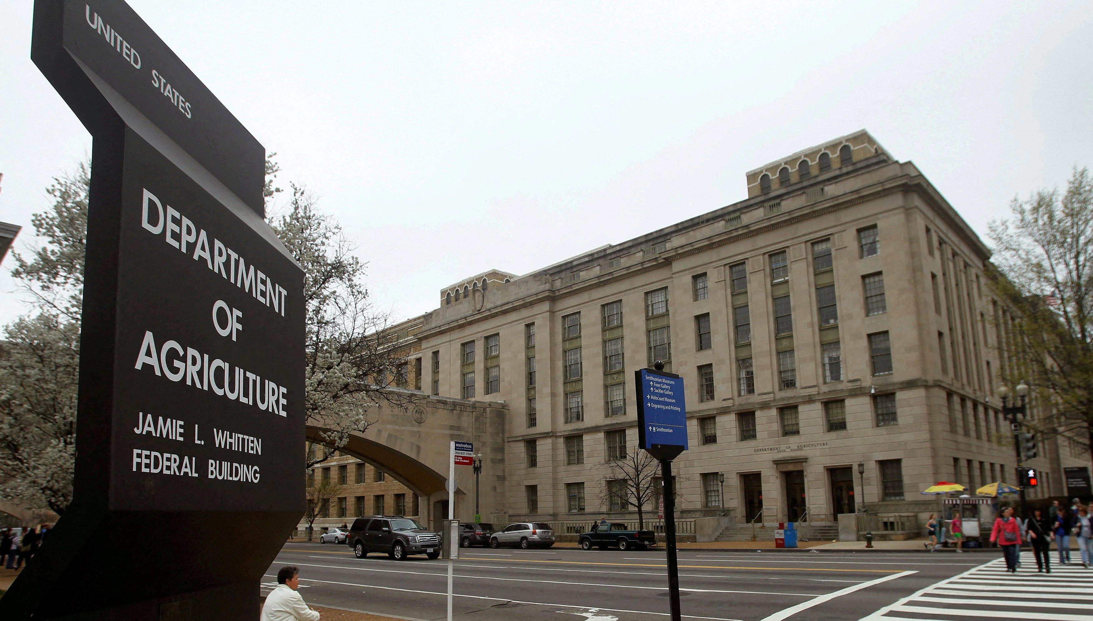 USDA plans big cuts to food bank, school food programs: What to know USDA plans big cuts to food bank, school food programs: What to know
