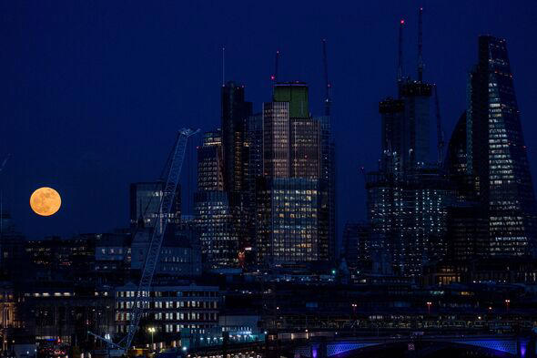 'Blood Moon' to light up UK skies this week - when and where to see ...