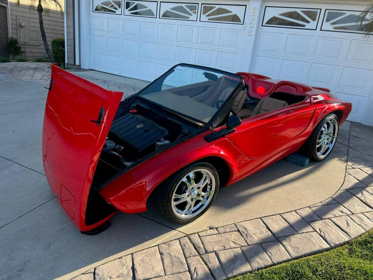 This Customized Meyers Manx SR has a 911 Sting in its Tail