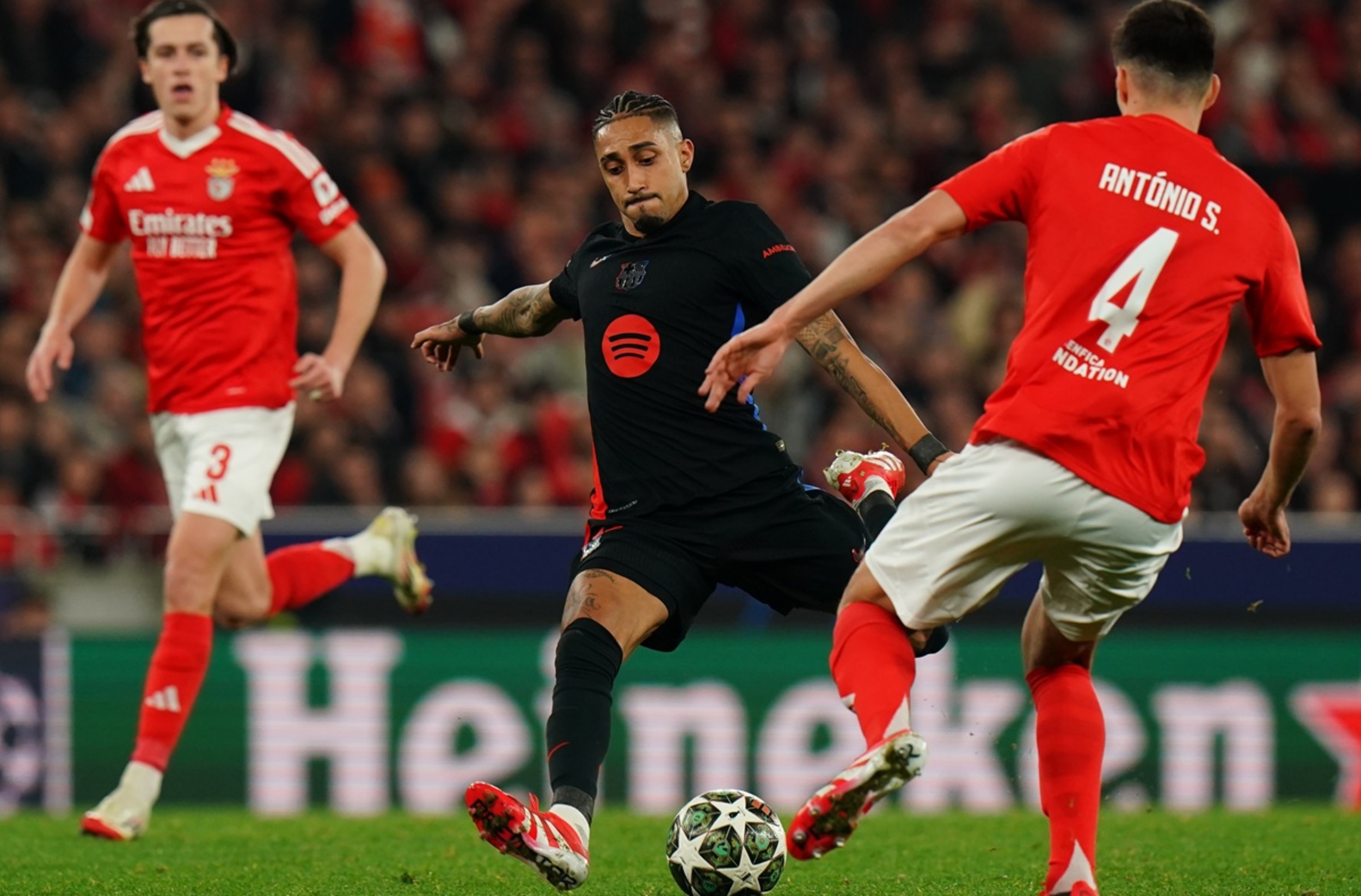 Report – Arsenal continues to watch red-hot Barcelona star