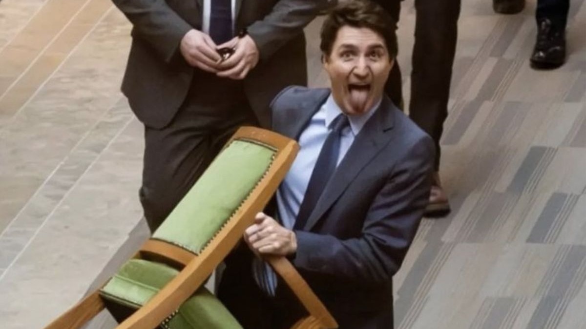 Justin Trudeau's bizarre Parliament exit photo: A sign of humor or ...