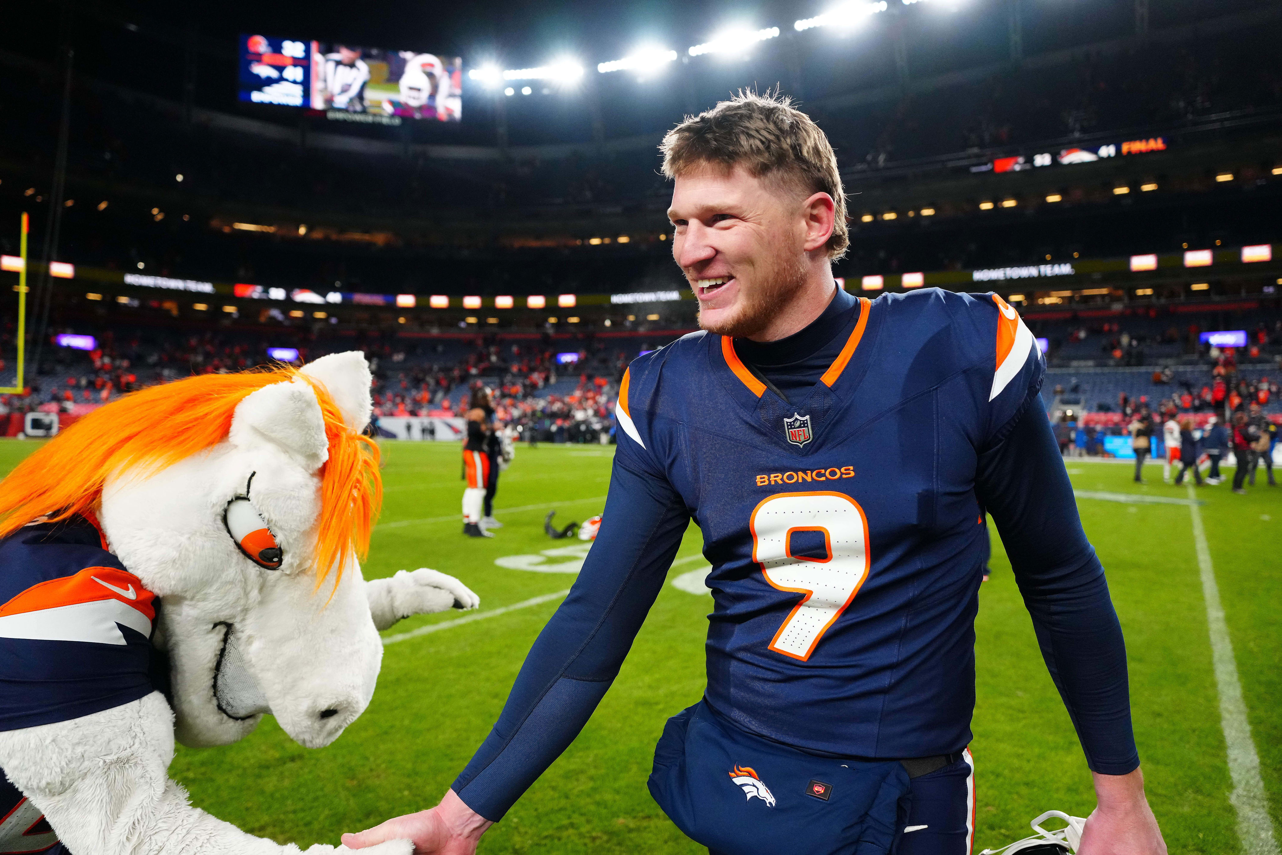 Broncos punter Riley Dixon leaves team to join Buccaneers