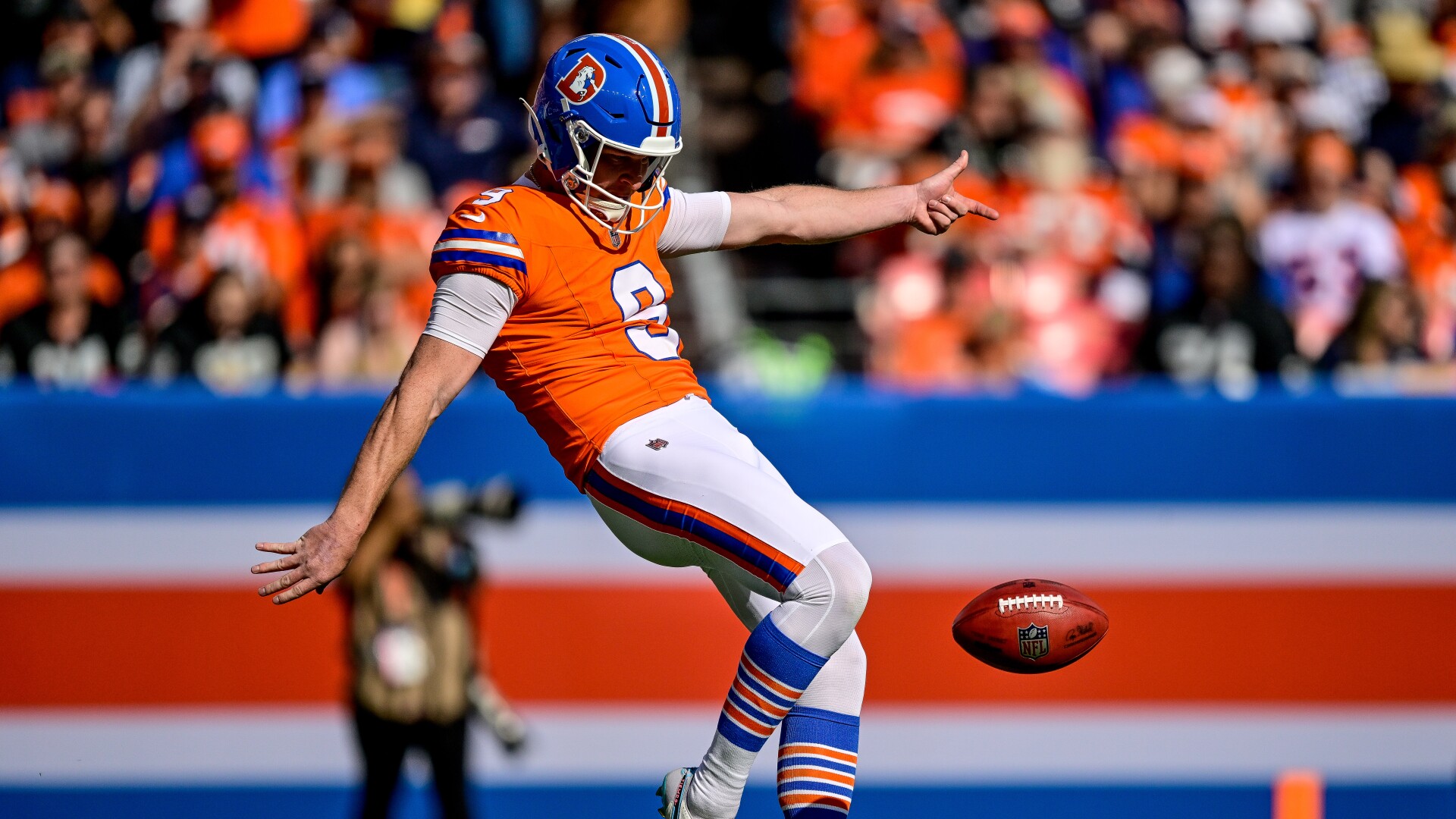 Buccaneers agree to terms with punter Riley Dixon