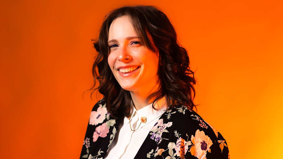 Interview: Stephanie Cooke on her “coming of confidence” graphic novel ...