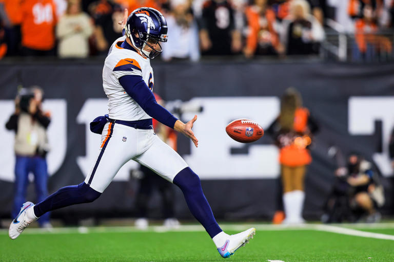 Bucs agree to terms with punter Riley Dixon on $6 million deal