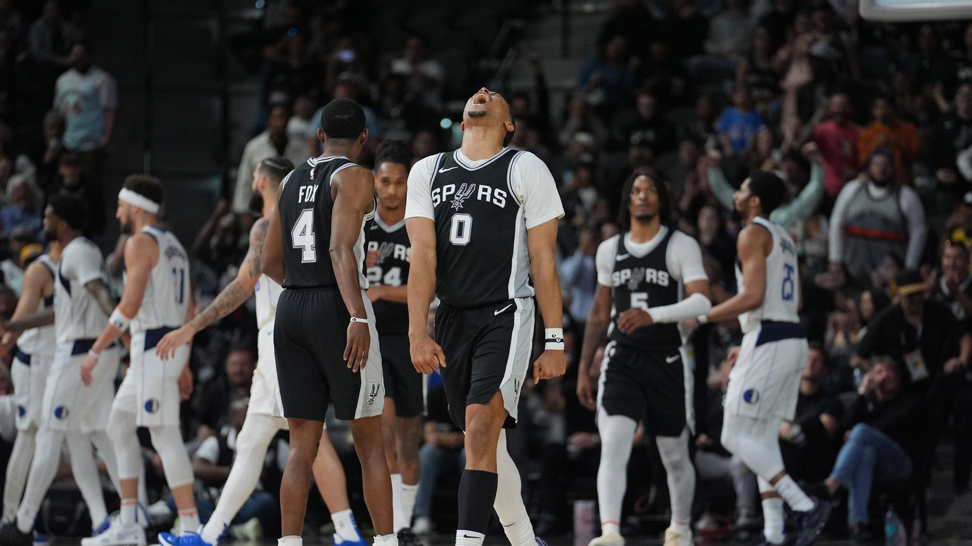 Sitting courtside for Spurs vs. Mavericks – in VR