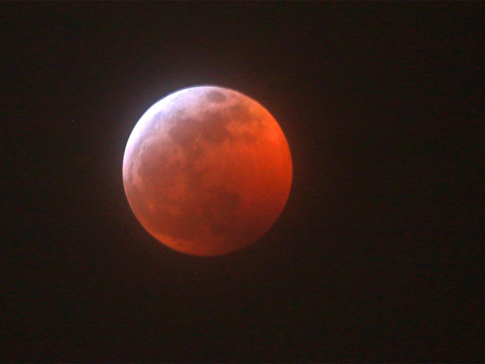 Blood moon total lunar eclipse over Calgary Thursday night into Friday ...