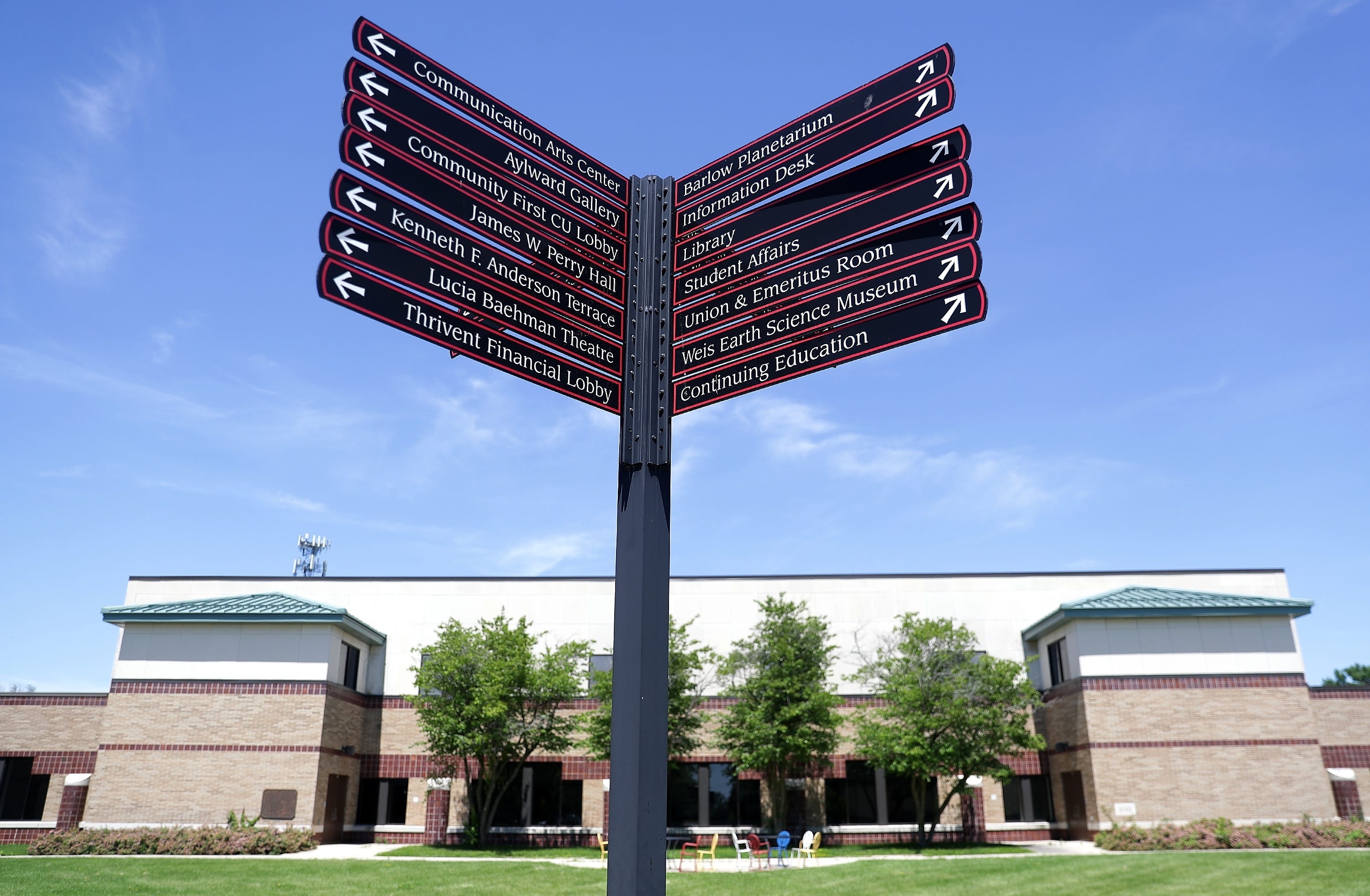 Menasha school district could operate UWO Fox Cities childcare center ...