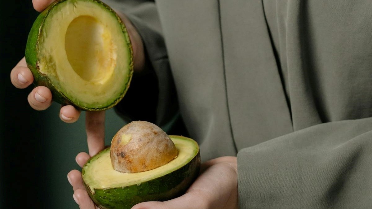 Ensalada de salmón y aguacate: Un almuerzo saludable para la oficina