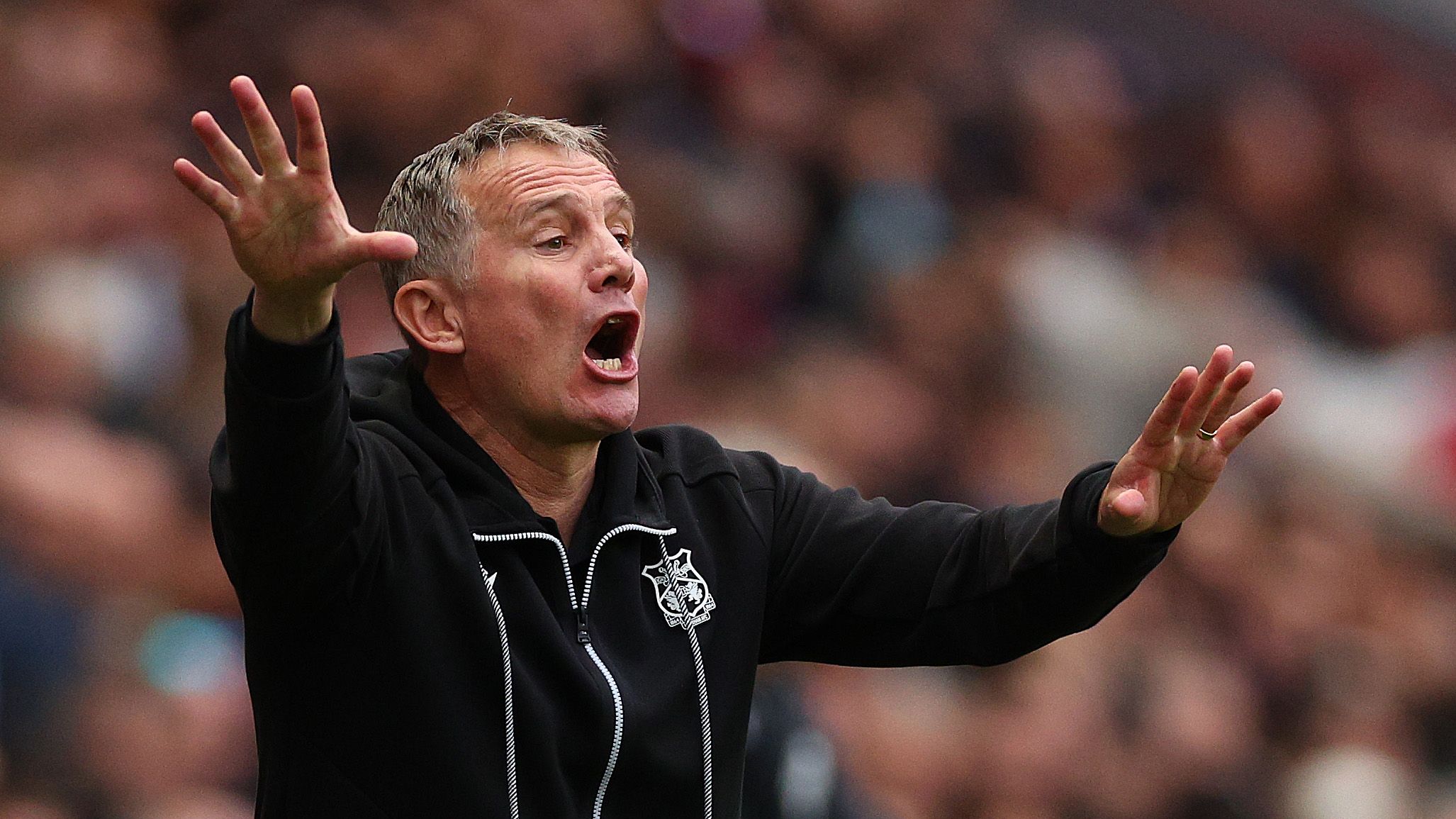 Wrexham blow their promotion chance! Red Dragons lose at Reading and ...