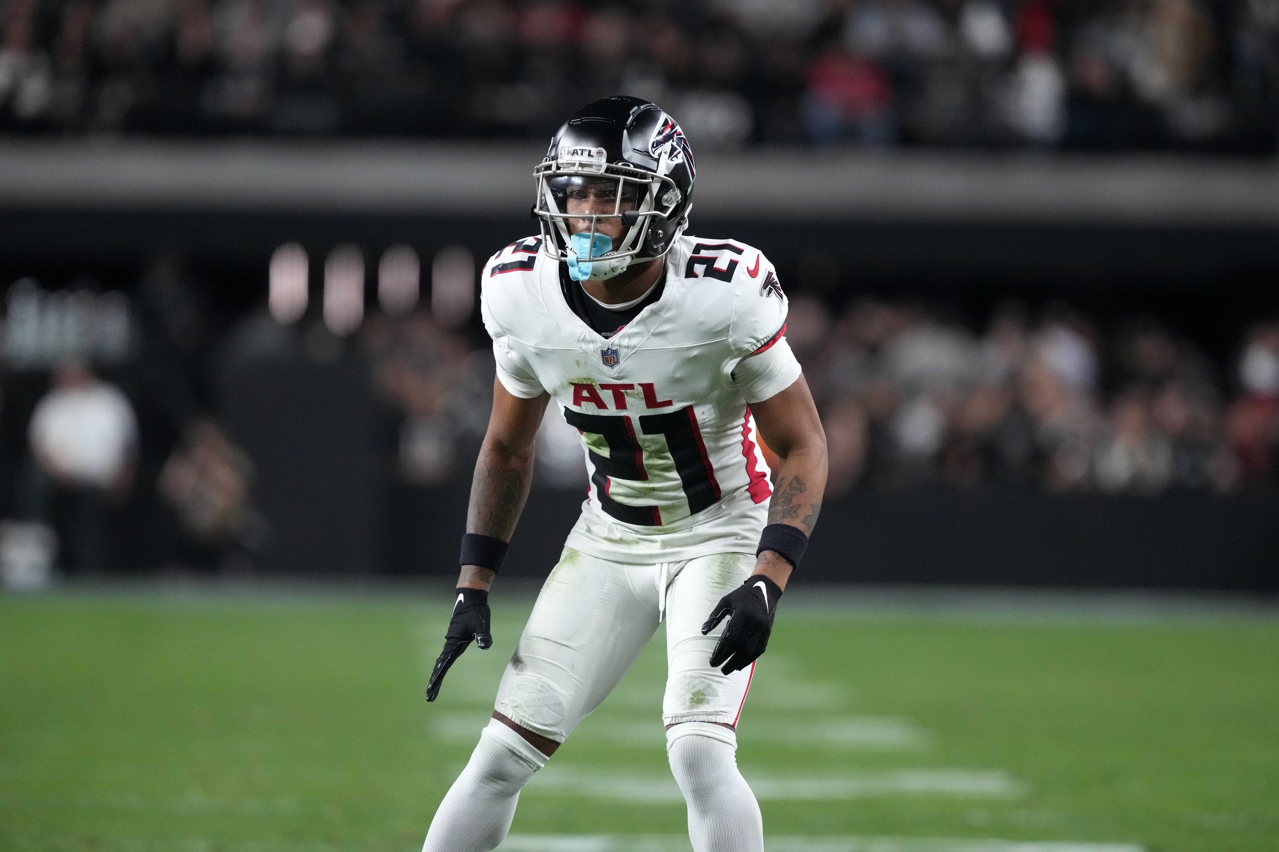 Falcons to re-sign veteran CB Mike Hughes