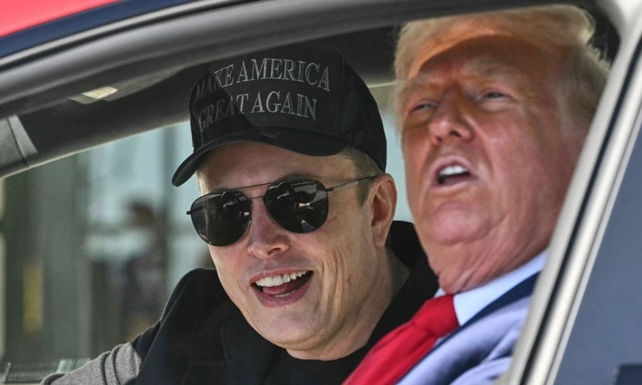 Donald Trump compra un Tesla en la entrada de la Casa Blanca: este es ...